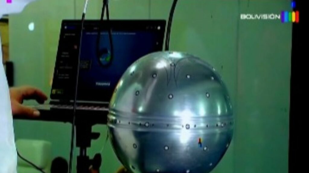 Descubren misteriosa esfera metálica en Colombia - Red Bolivisión
